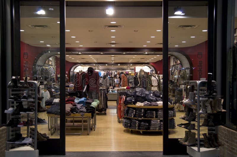 8 Buckle Retail Store Exterior Photos - Free & Royalty-Free Stock ...