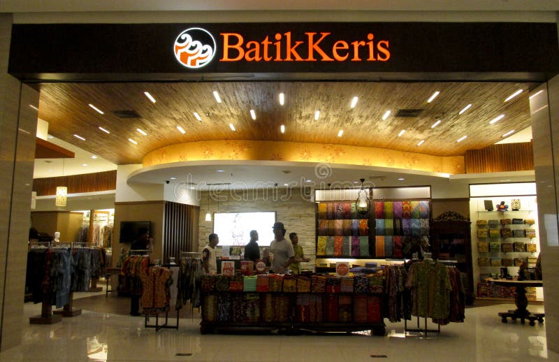 Fashion store editorial image. Image of models, store - 76972350