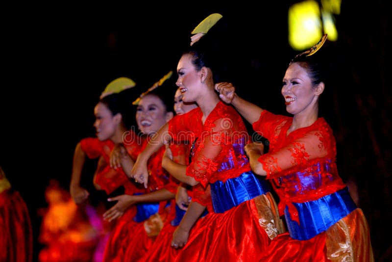 Fashion on the street editorial image. Image of choreography - 38195795