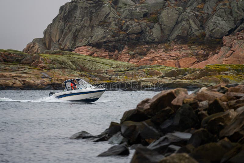 Fast Boat Returning To Port.. Editorial Photography - Image of ocean ...