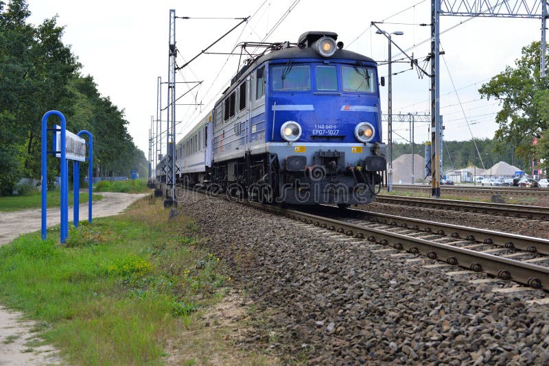 Fast City Train Approaching Platform Editorial Image - Image of ...