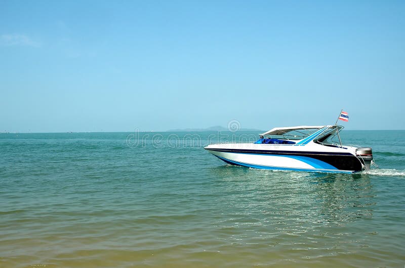 Fast moving speed boat stock photo. Image of river, movement - 19999532