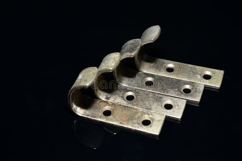 Fixing Metal Corners are an Indispensable Thing when Mounting on a ...