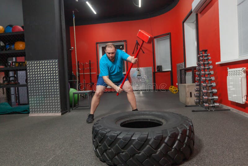 Fat Man is Very Persistent Training with Sledgehammer and Tire in the ...