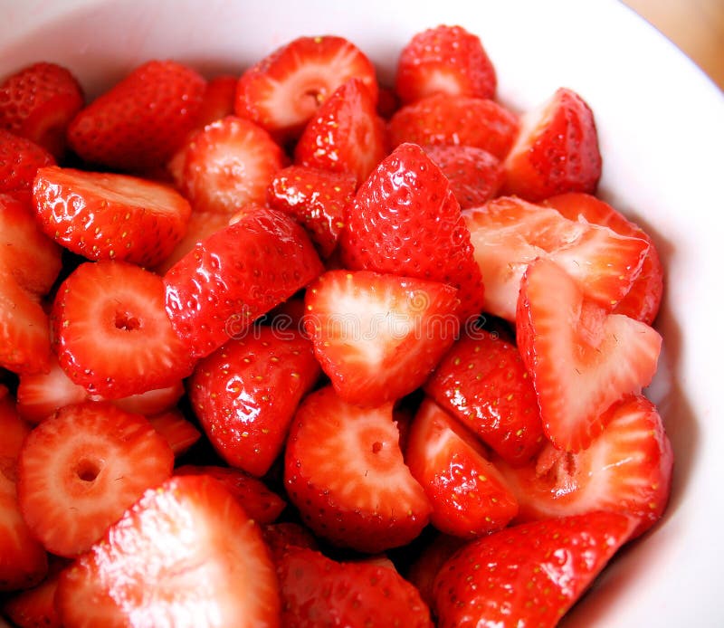 Pano De Fundo Preto Das Fatias De Morango Imagem de Stock - Imagem de ...