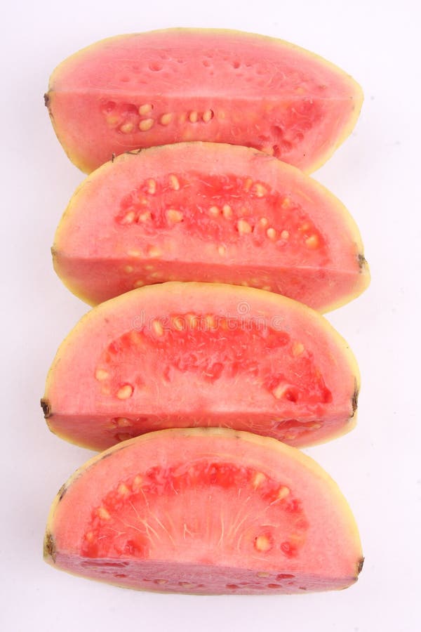Goiaba cor-de-rosa cortada imagem de stock. Imagem de vermelho - 46746977
