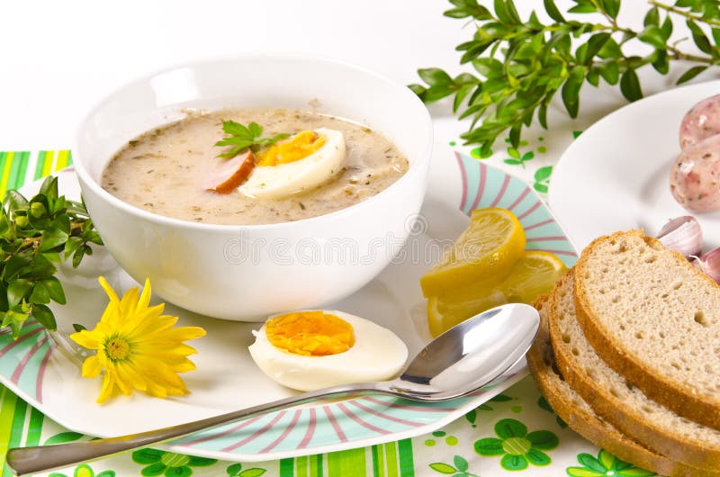 Fatsoenlijke Poolse soep stock afbeelding. Image of groen - 22258459