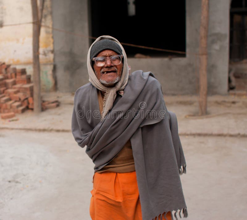 Fattig Asiatisk Man I Exponeringsglasen Redaktionell Arkivbild - Bild ...