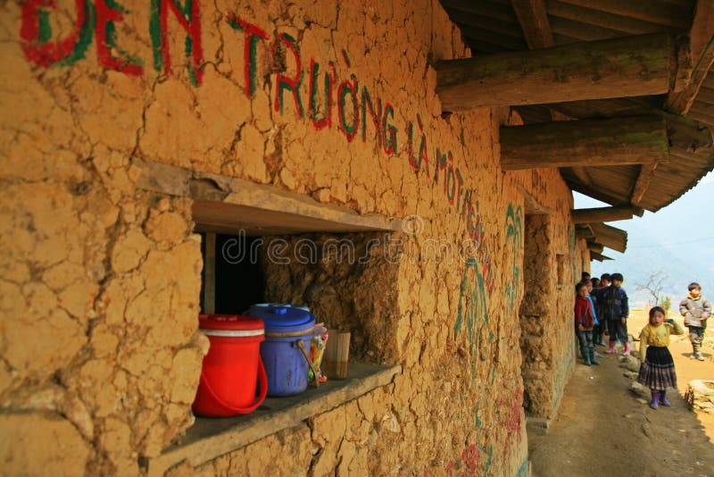 Fattig Skola I Den Gamla Byn I Guizhou, Kina Redaktionell Fotografering ...