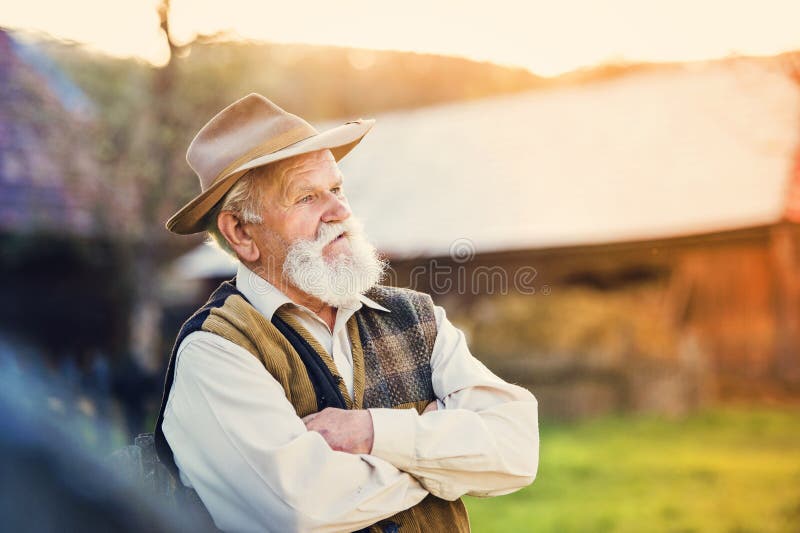 Fazendeiro Fora Na Natureza Imagem de Stock - Imagem de fazendeiro ...