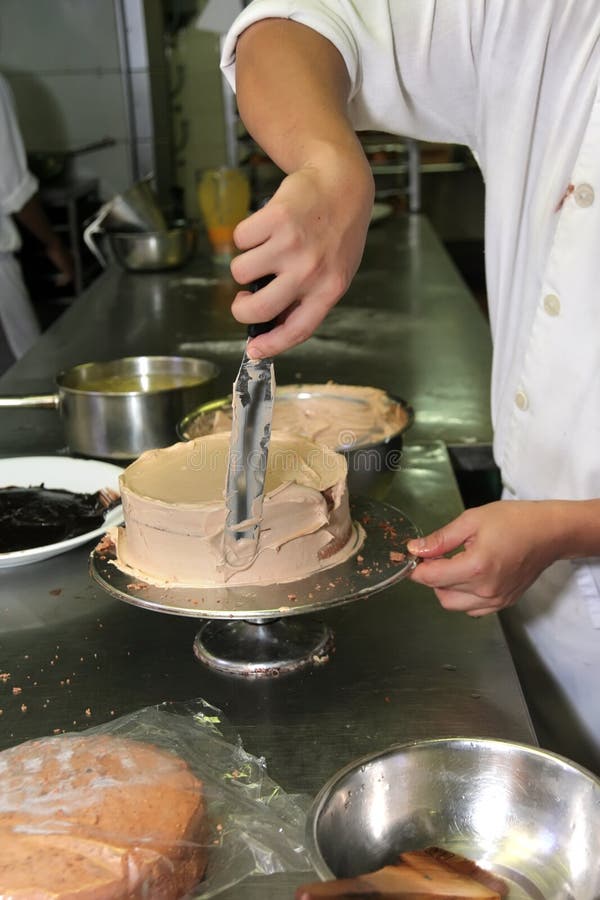 Fazendo o bolo em casa imagem de stock. Imagem de tabela - 29531529