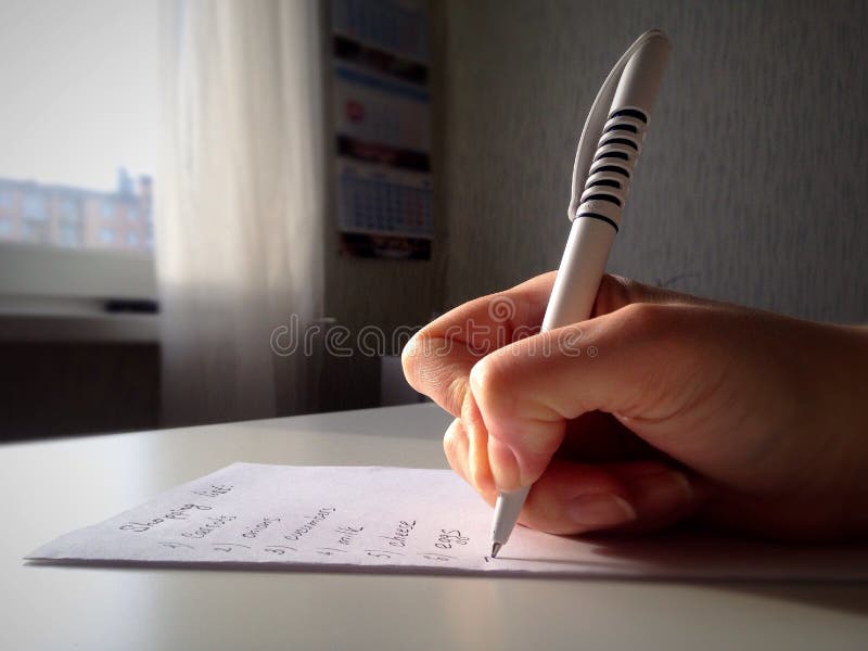 Fazendo uma lista foto editorial. Imagem de escrita, papel - 51246476