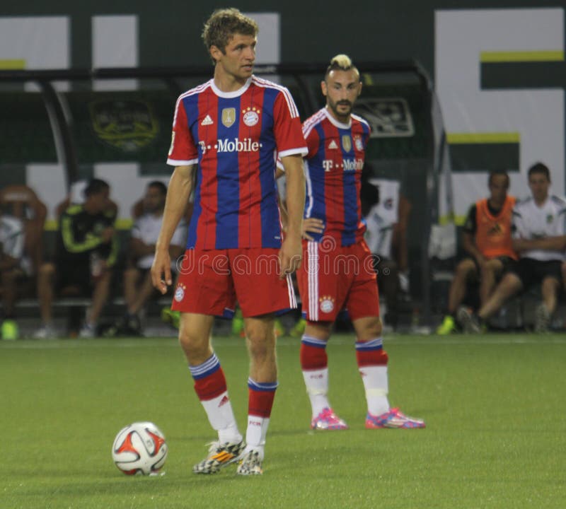 FC Bayern Munchan editorial photography. Image of soccer - 43275447