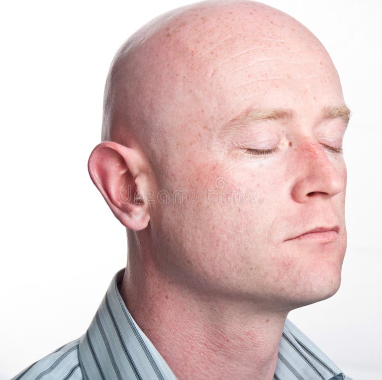 Feche Acima Da Cabeça Calva Raspada Macho Foto de Stock - Imagem de ...