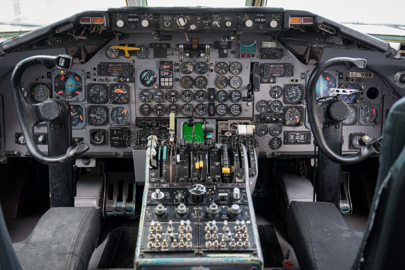 Fecho Da Cabina De Pilotagem E De Uma Aeronave Comercial Douglas Dc9 ...