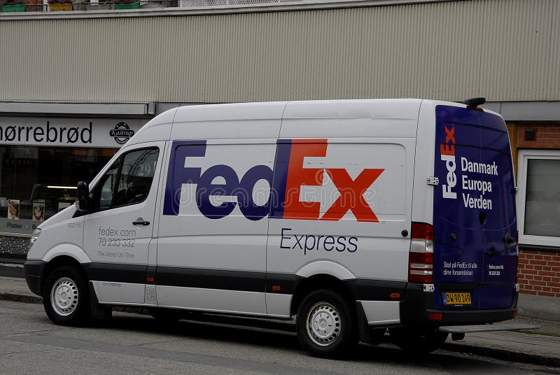 Federal Express Van photo éditorial. Image du commerce - 70081151