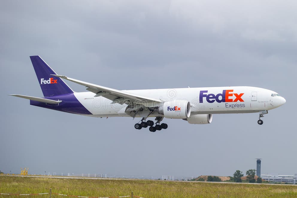 Fedex Plane Landing editorial photography. Image of plane - 46422377