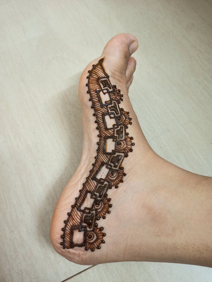Simple Mehndi Foot Designs