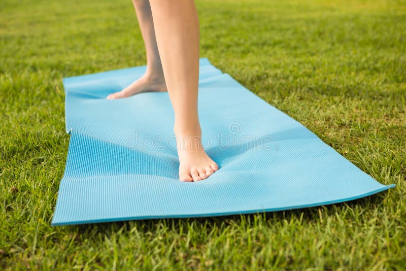 Feet standing on yoga mat stock photo. Image of pattern - 21211932
