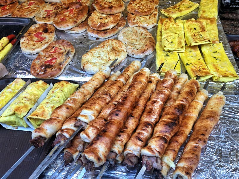 Feira De Comida De Rua, Kebab Deliciosos E Pizza Foto de Stock - Imagem ...