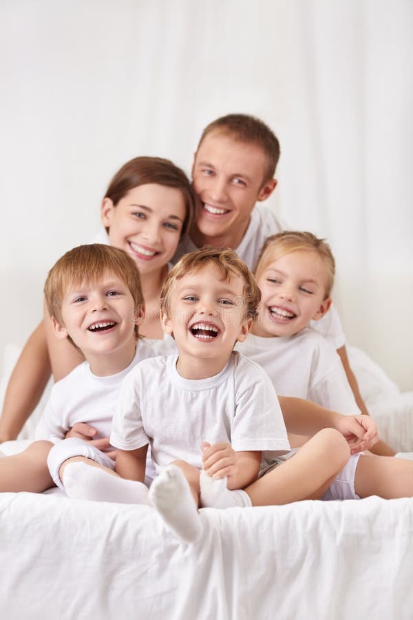 Felicidad foto de archivo. Imagen de cama, felicidad - 23588796