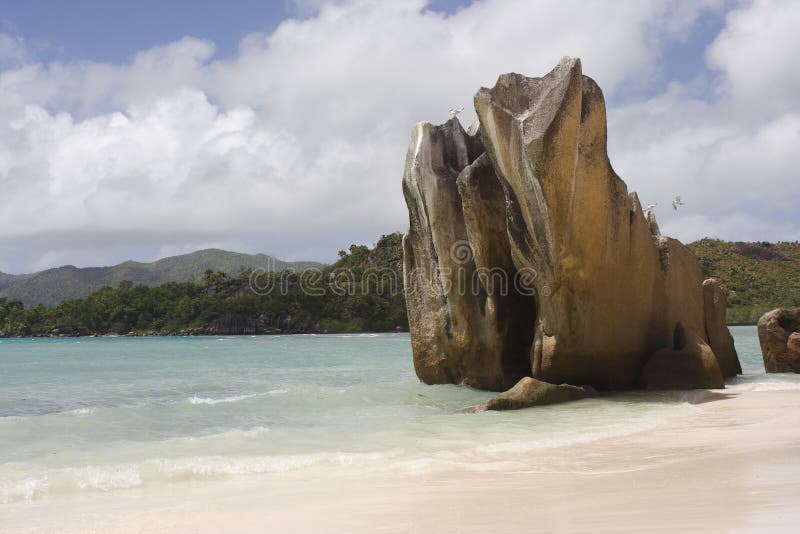 Felsen auf Strand stockfoto. Bild von reise, wasser, felsen - 8835472