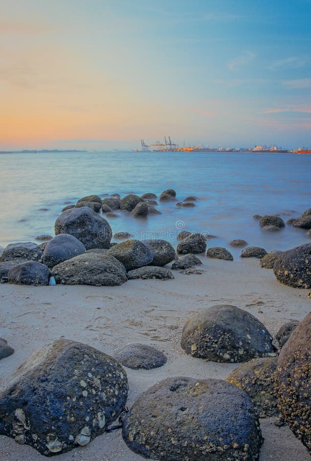Felsen Von Punggol Strand #1 Stockfoto - Bild von stein, meer: 29132002