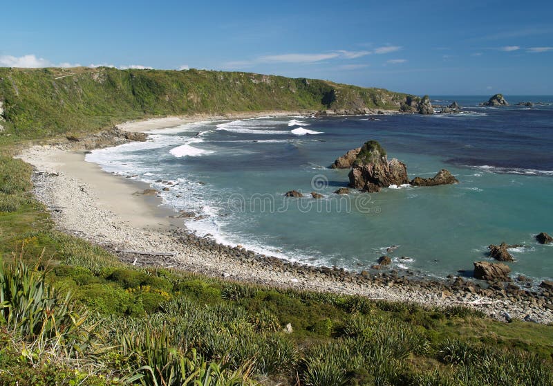 Felsiger Strand stockfoto. Bild von einsam, ozean, stein - 22012228