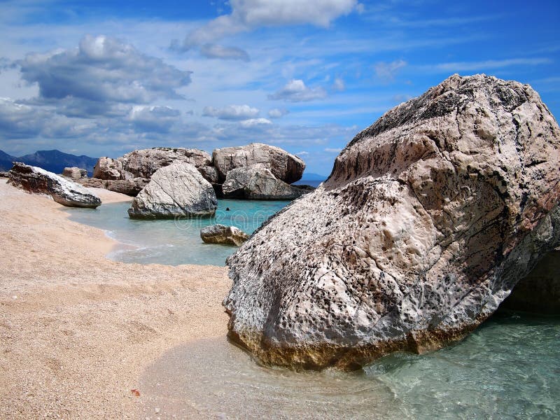 Felsiger Strand in Sardinien Stockbild - Bild von felsen, zieleinheit ...