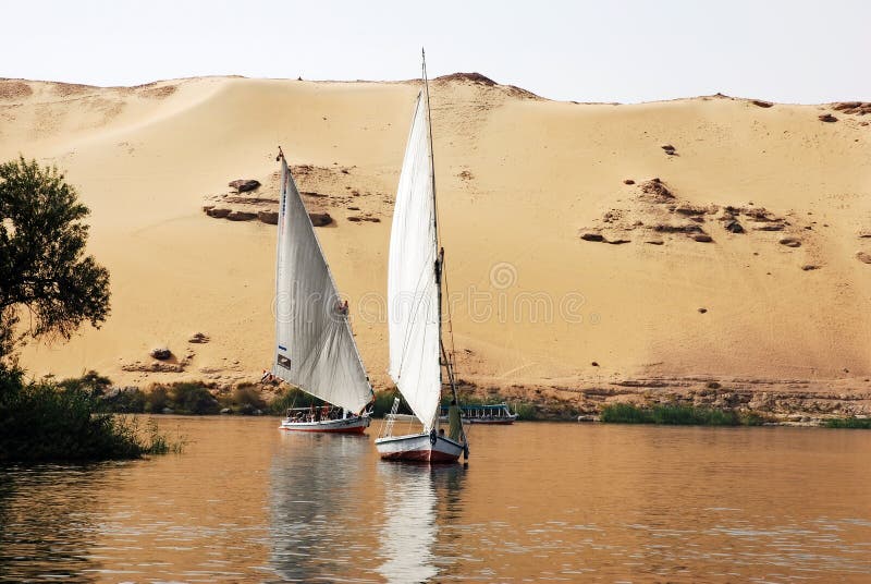 Feluccas En El Río Del Nilo En Egipto Imagen de archivo - Imagen de ...