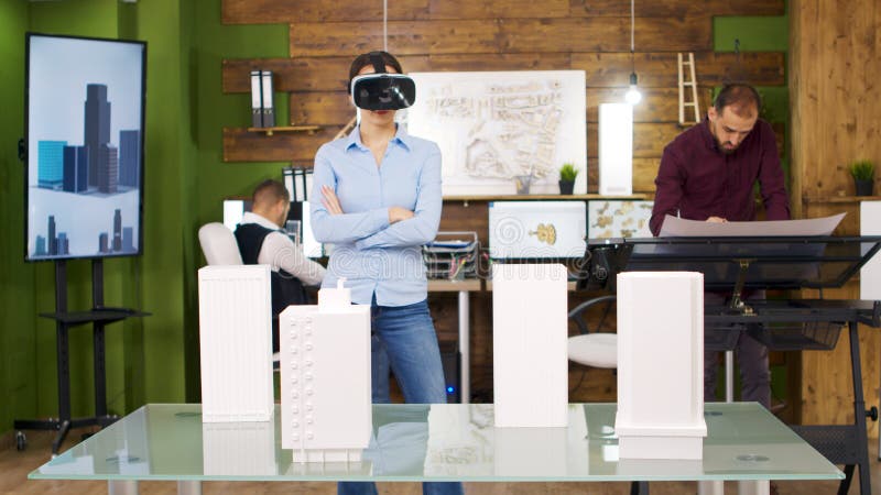 Female Architects Exploring Virtual Reality Project of Business ...