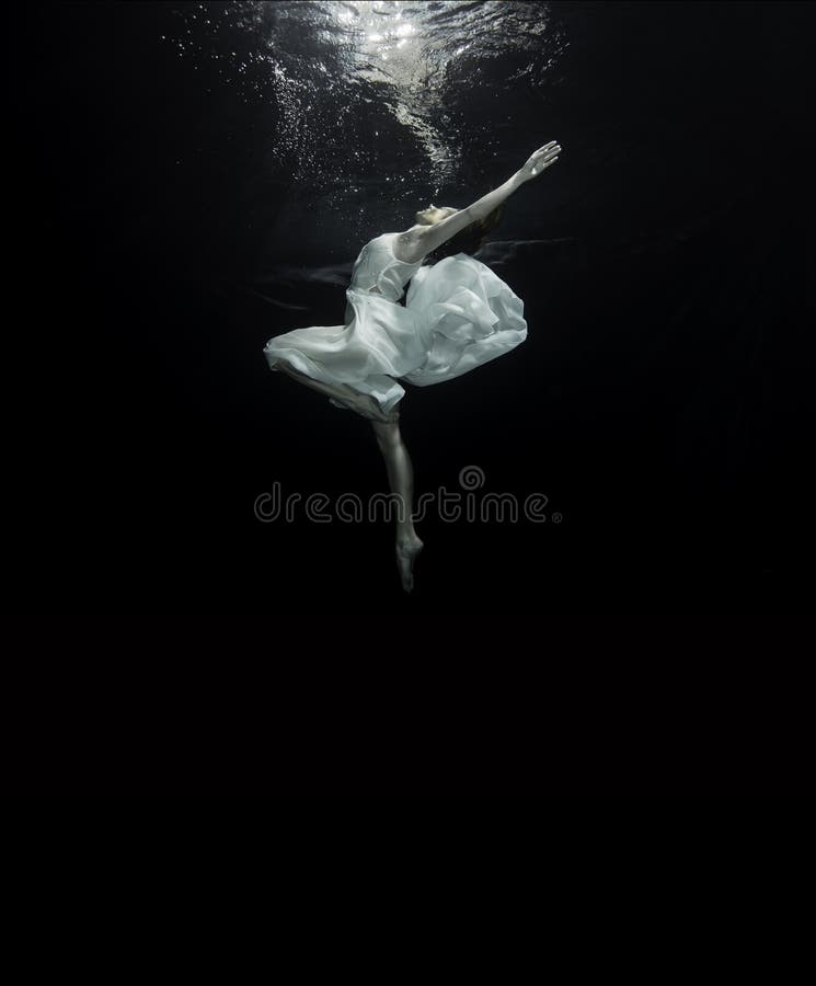 4+ Underwater ballet Free Stock Photos - StockFreeImages