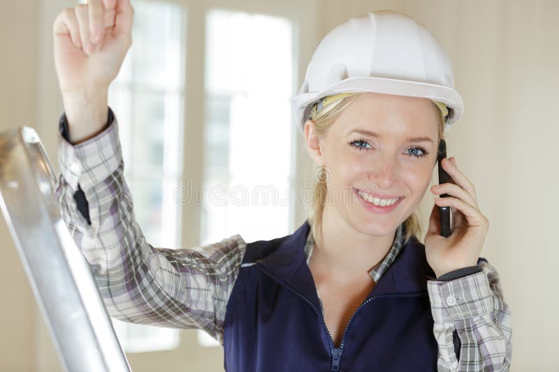 Female Builder Smiling on Phone Stock Image - Image of fitting, mineral ...