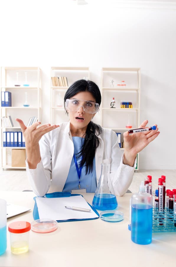 The Female Chemist Working at the Lab Stock Image - Image of healthcare ...