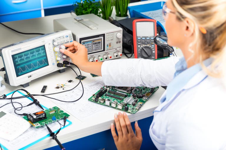 Female Electronic Engineer Using Oscilloscope in Laboratory Stock Image ...