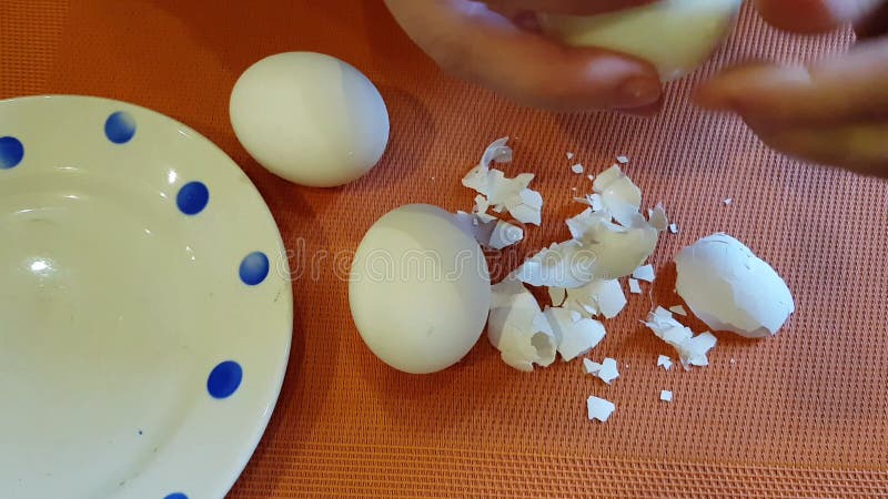 Peel the Chicken Eggs To Prepare the Eggs Soaked in Soy Sauce Stock ...