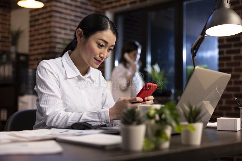 Female Manager Texting on Her Smartphone Stock Photo - Image of modern ...