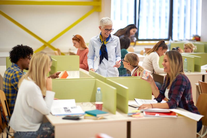Female Professor Discussing a Lesson with Students at a Lecture Stock ...