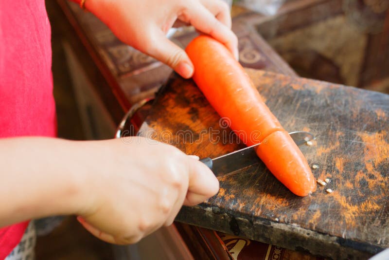 Female S Hand Cutting Vegetable Stock Image - Image of chopped, carving ...