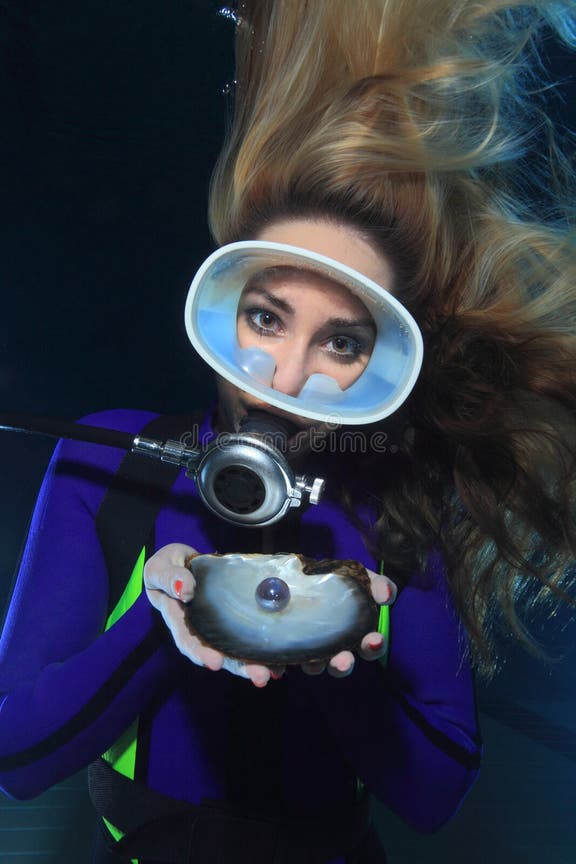 Female scuba diver pearl stock image. Image of pearl - 38870055