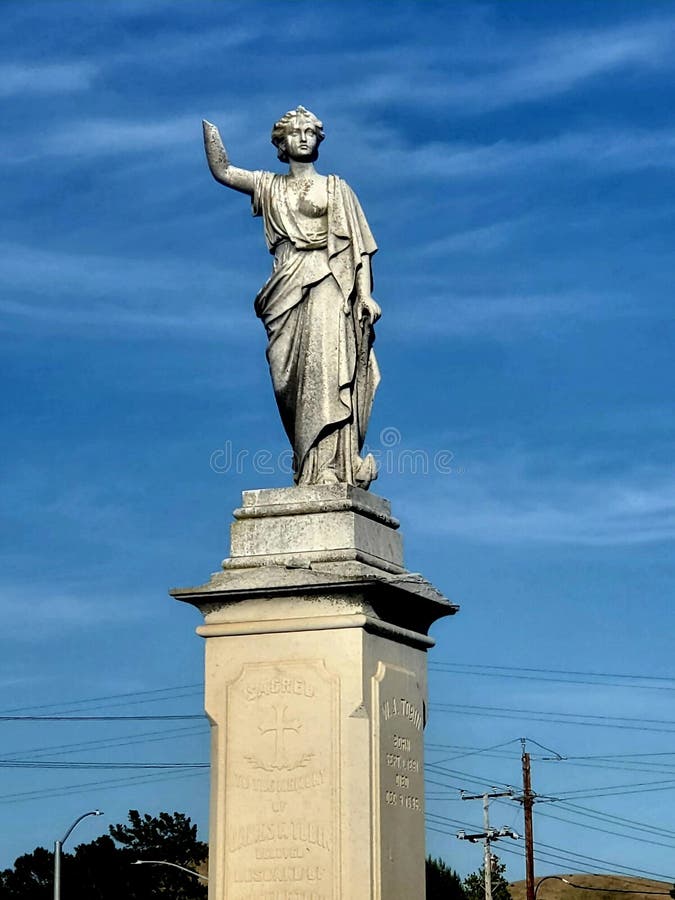 Female Statue with Broken Arm Editorial Photo - Image of state, column ...