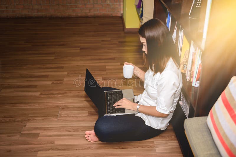 Female Student Study in School Library Sitting Against Bookshelf Stock ...