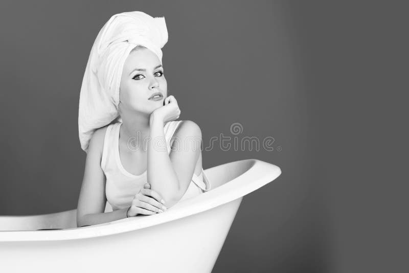 855 Femme Sexy Dans La Baignoire Photos Libres De Droits Et Gratuites