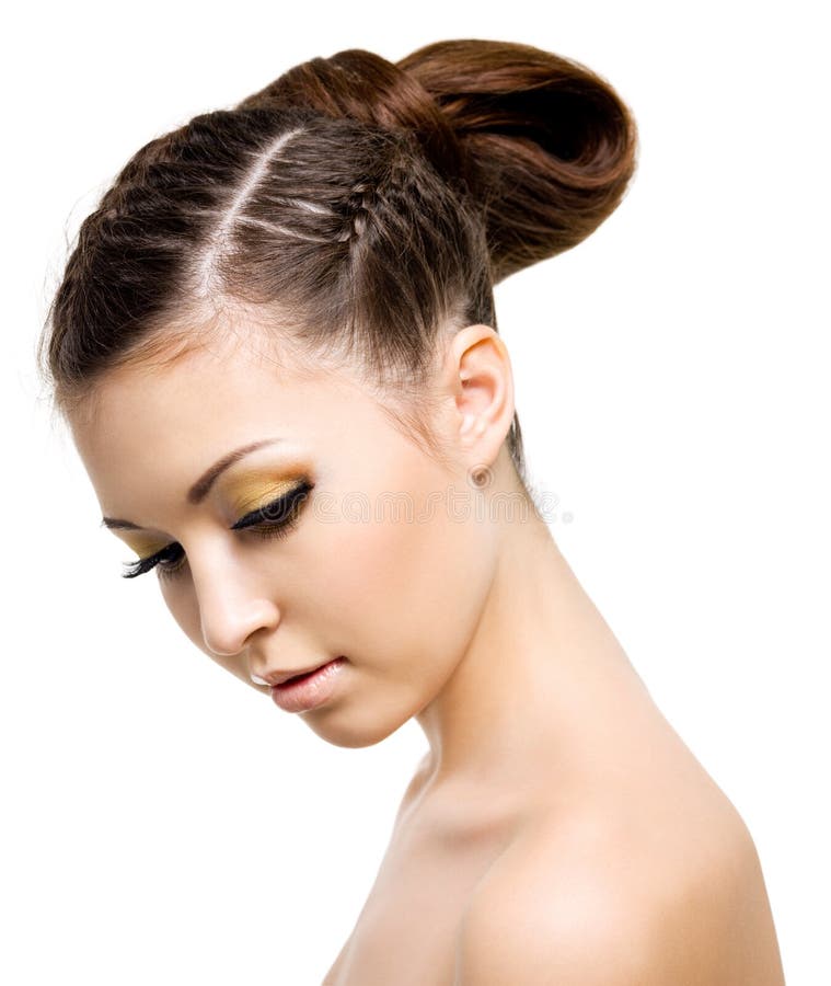Femme Avec La Coiffure De Type Du Tresse Image stock - Image du brun ...