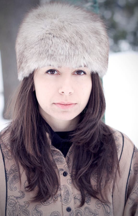 Femme Avec Le Capuchon Velu Photo stock - Image du cheveu, bleu: 18741614