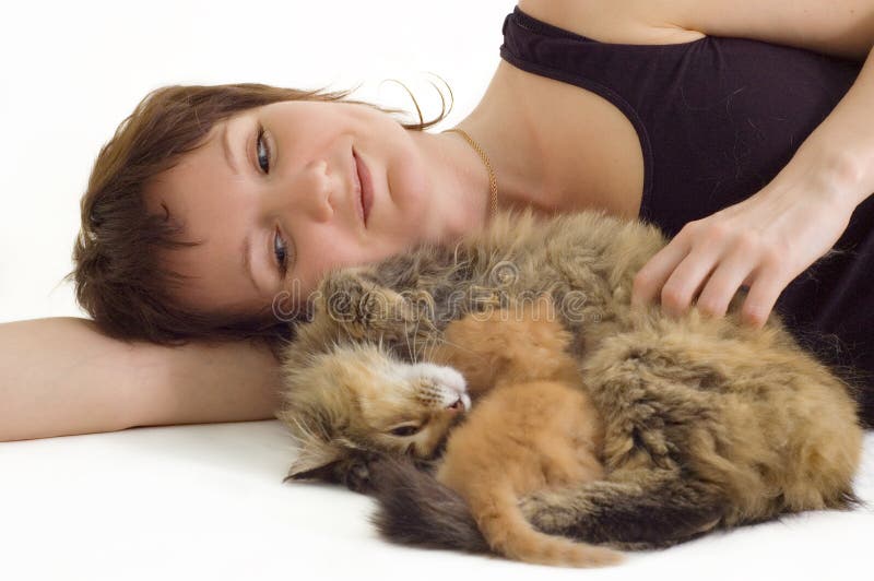 Femme Avec Le Chat Et Le Chaton Image stock - Image of domestique ...