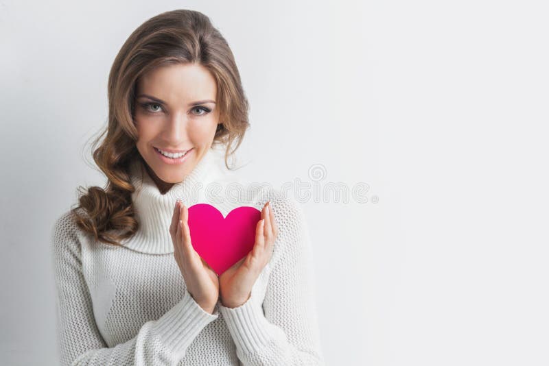 Femme Sexy Dans La Salle De Bains Dans Le Jour Rose Du ` S De Valentine