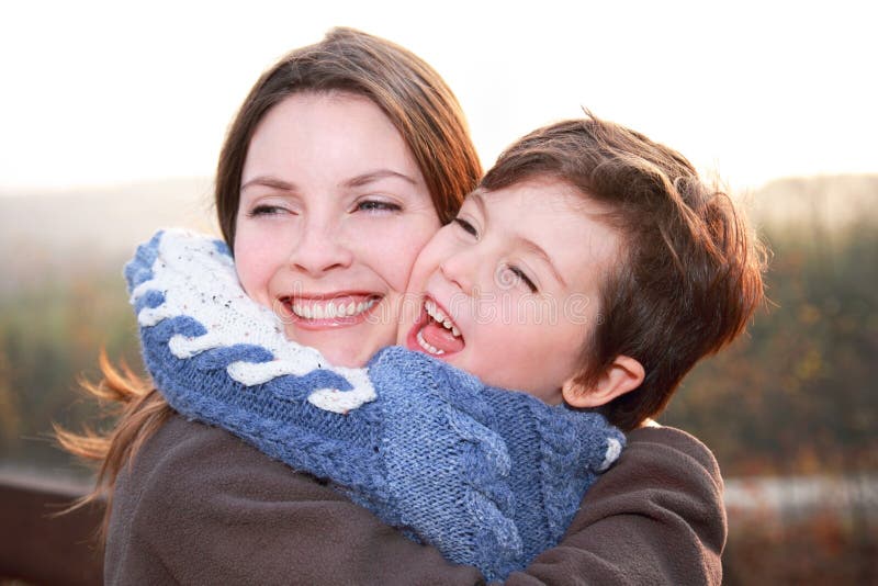 Femme avec son enfant photo stock. Image du femmes, sourire - 47425718
