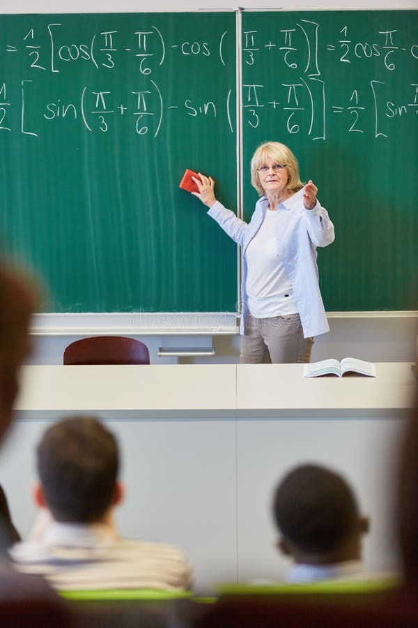Femme Comme Professeur De Maths à L'université Image stock - Image du ...
