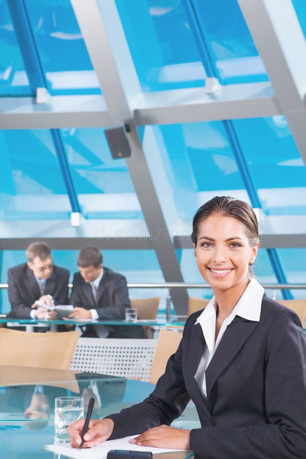 Femme confiant image stock. Image du heureux, concurrentiel - 3611937